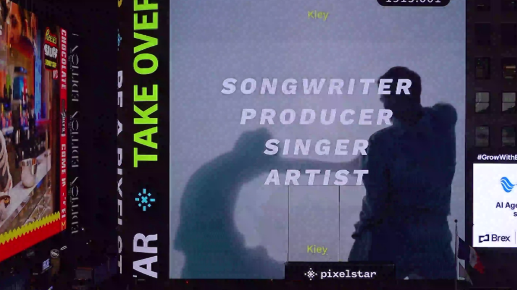 CA SĨ KIEY XUẤT HIỆN TẠI QUẢNG TRƯỜNG THỜI ĐẠI (MỸ), GIỚI THIỆU HÌNH ...