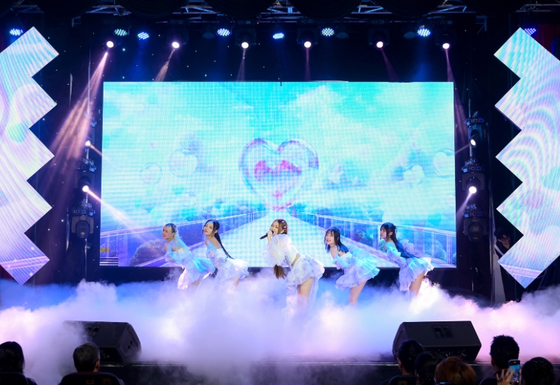 Danh tính nữ tân binh “mới toanh” của Vpop xuất hiện tại Quảng trường ...