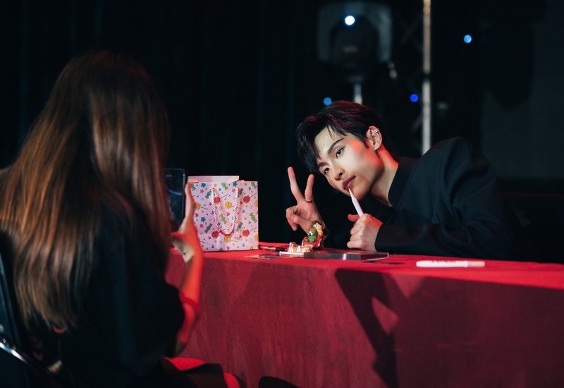 Wren Evans tại fan meeting đầu tiên sau LoiChoi: “Tôi là một ...