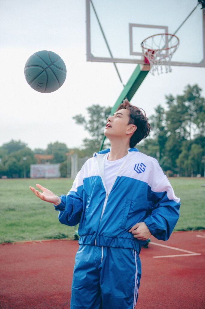 Lou Hoàng một lần nữa “thất tình” vì Xoài Non trong MV mới mang tên ...