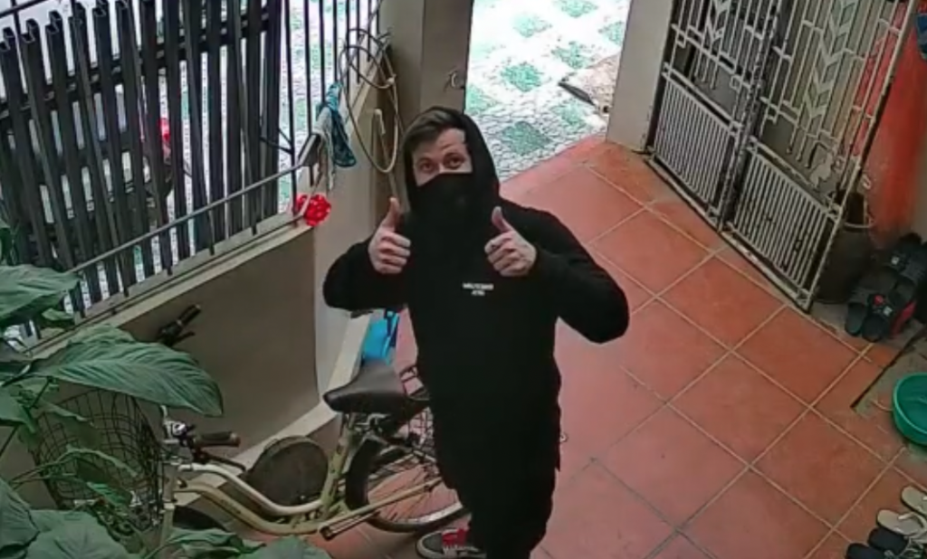 ALAN WALKER GÂY ẤN TƯỢNG VỚI FAN QUỐC TẾ VỚI HÀNH ĐỘNG ĐẸP TẠI VIỆT NAM - Sài Gòn Choice