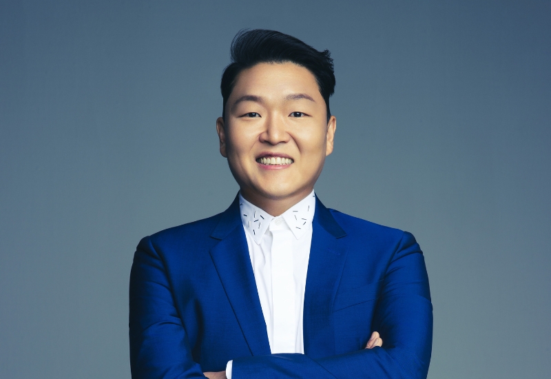 PSY, Hwasa, LOCO đứng chung sân khấu cùng loạt nghệ sĩ Việt: KARIK ...