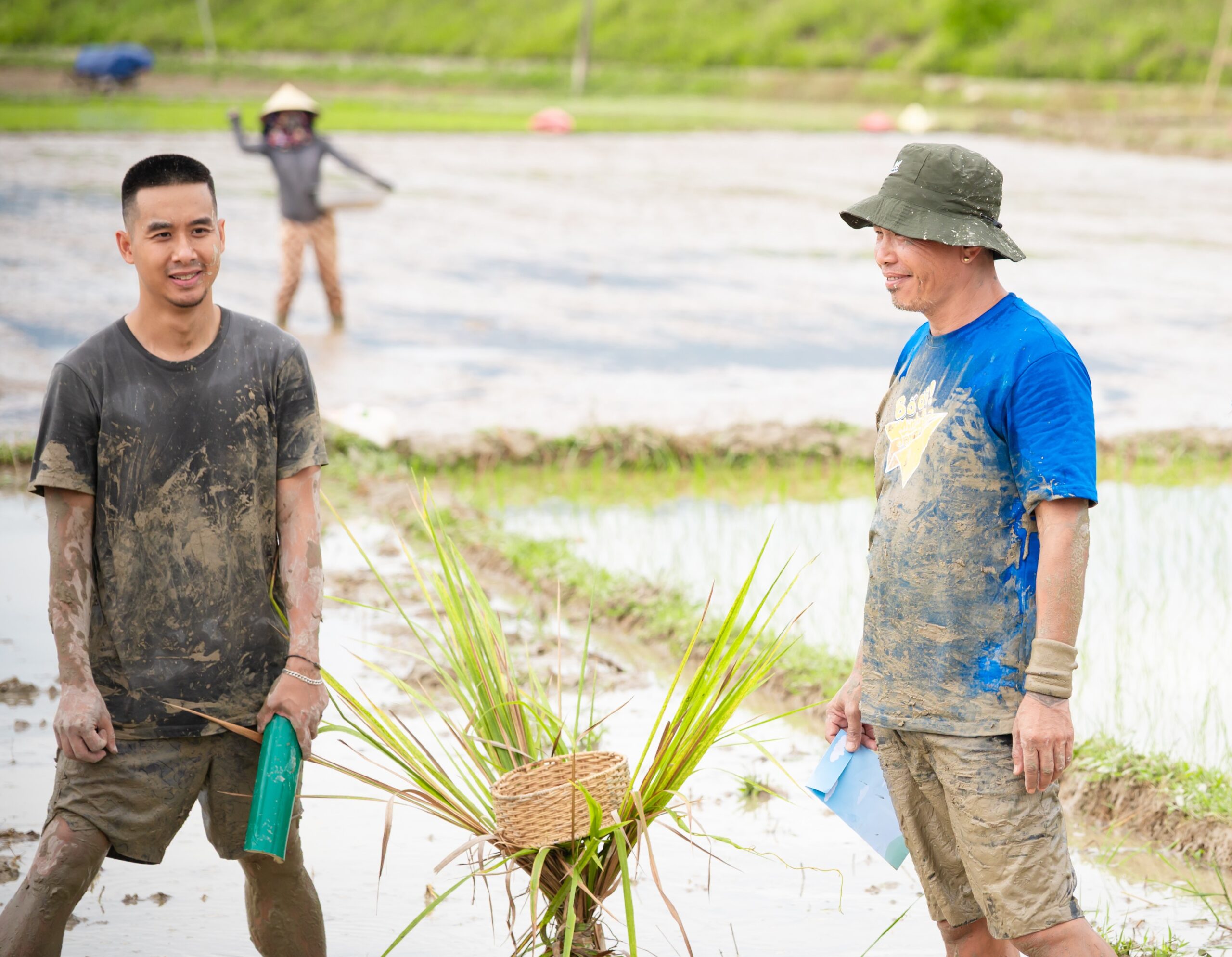CÁC BỐ VÙNG LÊN, ĐÒI “XANH CHÍN” VỚI ĐẠO DIỄN VÀ EKIP CHƯƠNG TRÌNH ...
