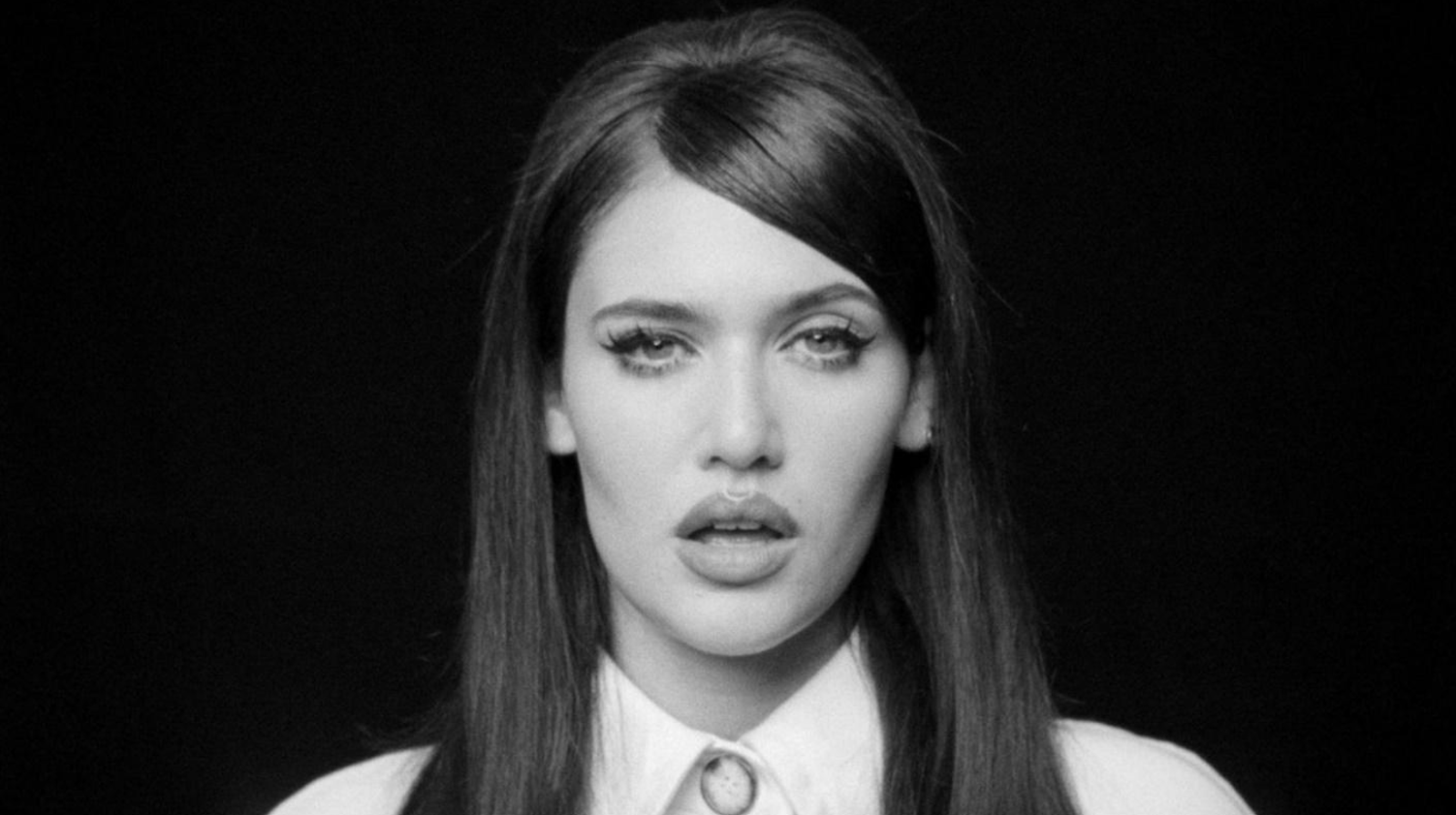 MV “DIE ON THIS HILL” CỦA SIENNA SPIRO ĐƯỢC THỰC HIỆN BỞI Ê-KÍP LÀM NÊN ...